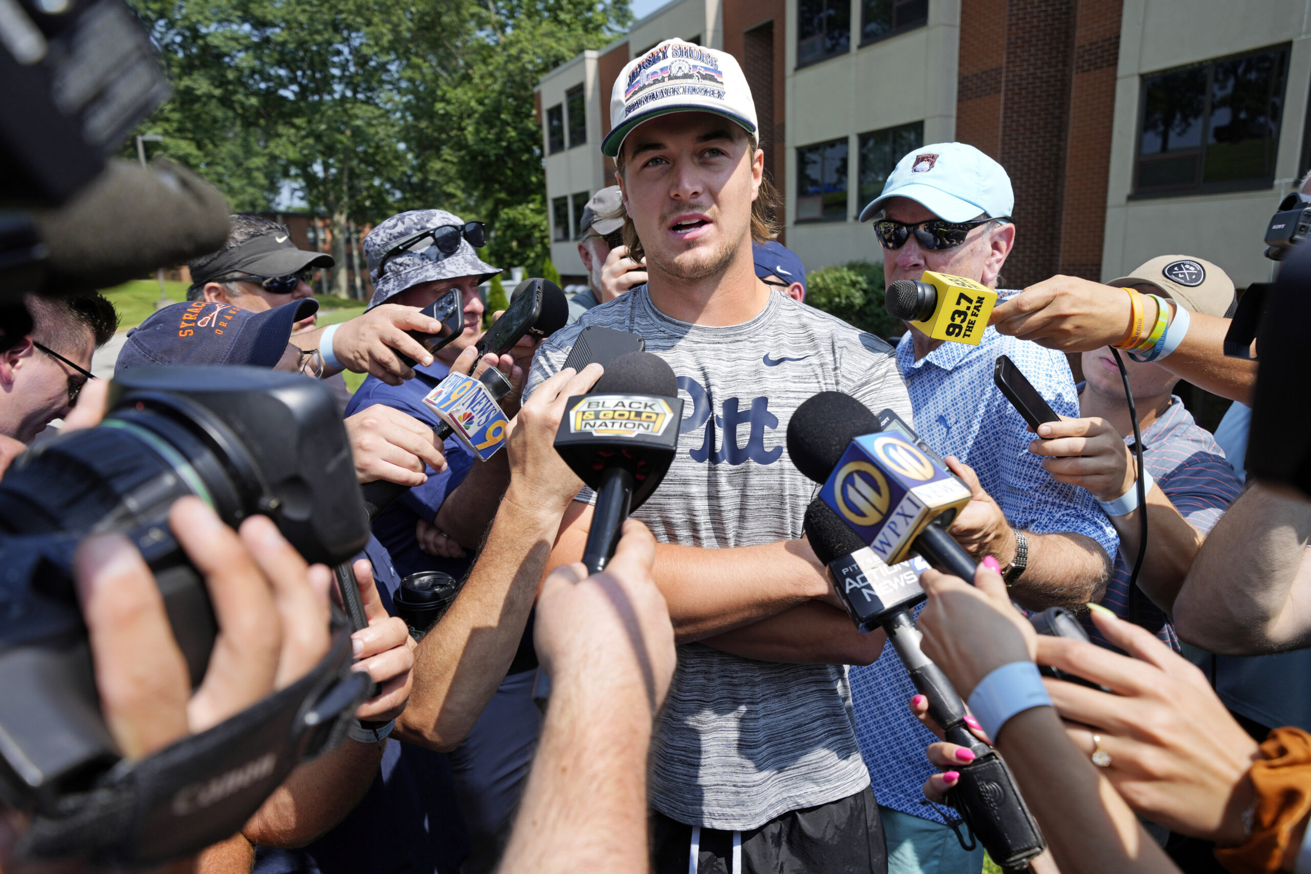 Pickett arrives at Steelers camp with confidence | News, Sports, Jobs ...